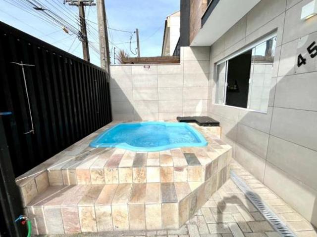 Sobrado com 3 Quartos e Piscina no Centro de Guaratuba