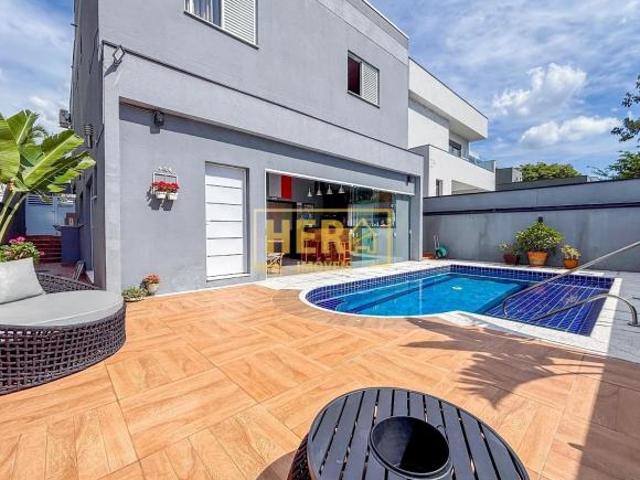 Sobrado com 3 Quartos e piscina no Residencial Ibi Aram 1