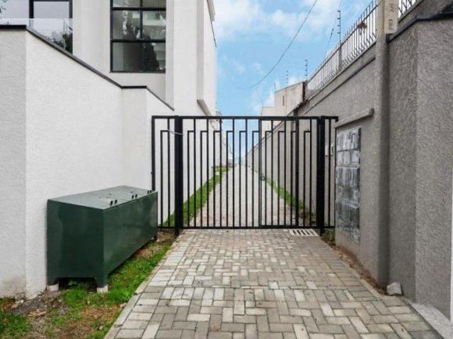 Sobrado Triplex 3 Quartos no Bairro Água Verde