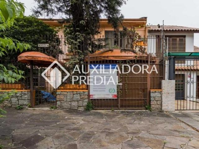 Sobrado com 3 quartos no Petrópolis