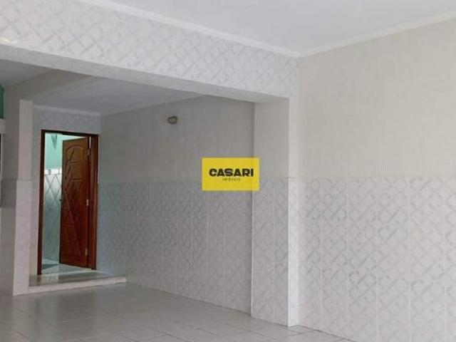 Sobrado com 3 quartos sendo 1 com suíte e varanda 183m² construídos 4 vagas de garagem