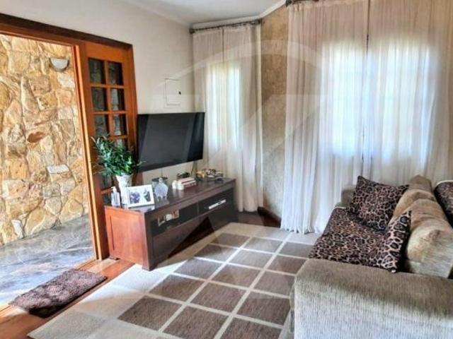 Sobrado com 3 quartos, sendo 1 suíte, 6 vagas de garagem, churrasqueira e piscina no Tucuruvi
