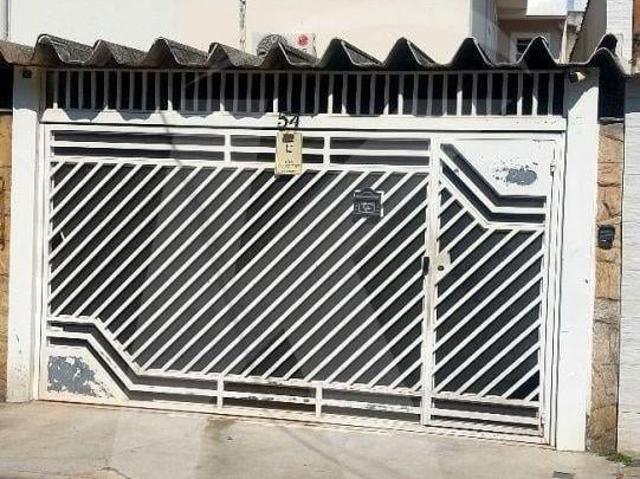 Sobrado com 3 quartos, sendo 1 suíte, 2 vagas de garagem, Confira na Vila Nivi !
