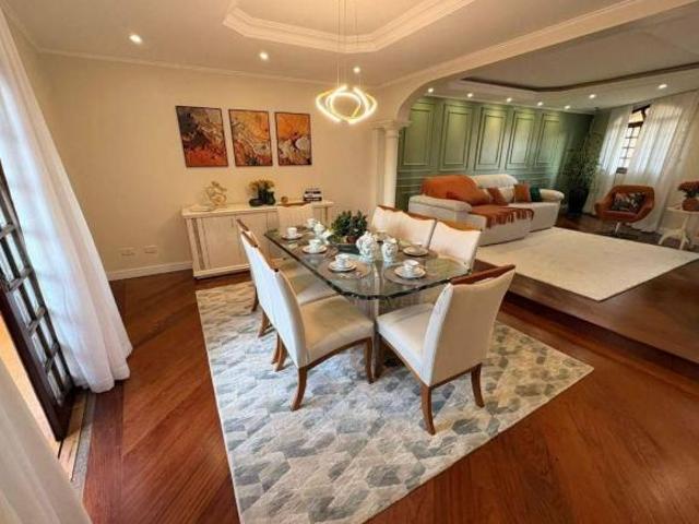 Sobrado com 3 quartos sendo 1 suíte à venda, terraço, área gourmet, 4 vagas, 360 m² por R$ 1.200.000