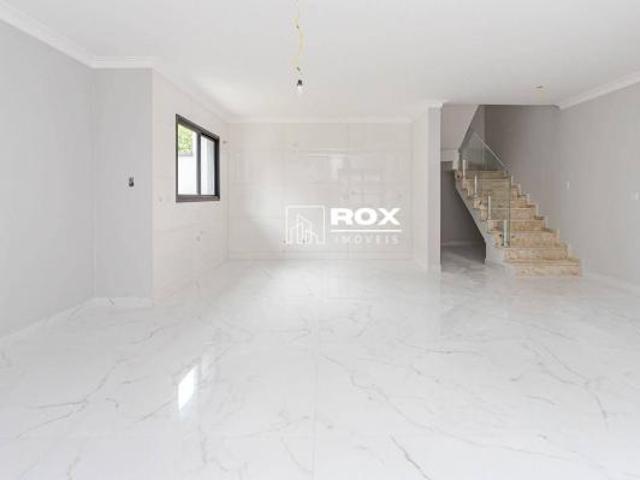 Sobrado com 3 quartos, sendo 1 suíte à venda, 138 m² por R$ 680.000 Pinhais/PR