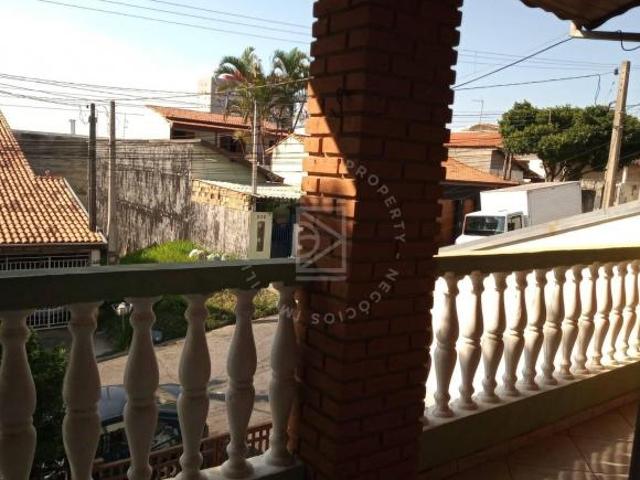 Sobrado com 3 quartos sendo 1 suíte com hidromassagem, 2 vagas
