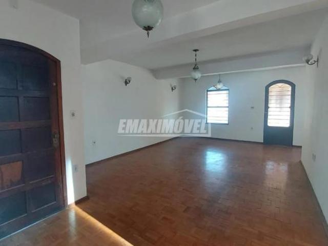Sobrado com 3 Quartos sendo 1 suíte e Edícula! Vila Gabriel
