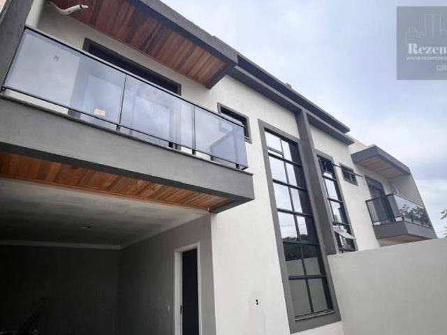 Sobrado com 3 quartos sendo 1 suíte mais terraço 2 vagas à venda Capão Raso Curitiba/PR