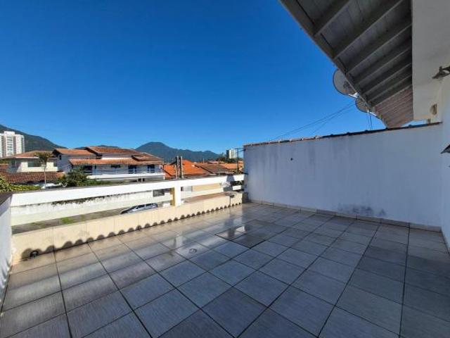 Sobrado com 3 quartos sendo 2 suíte no Stella Maris