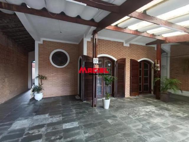 Sobrado com 3 quartos, suíte, edícula com entrada independente, próximo ao Shopping Oriente!