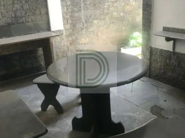 Sobrado com 3 Quartos para venda ou aluguel, 180m² Jardim Peri Peri