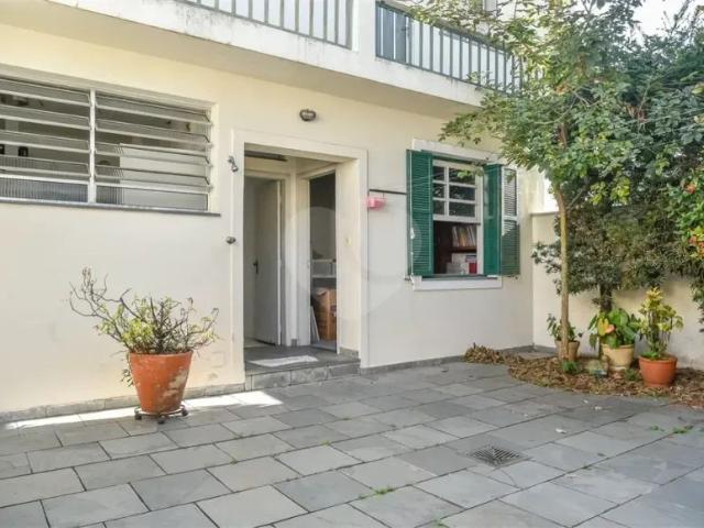 Sobrado com 3 Quartos para venda ou aluguel, 240m² Brooklin