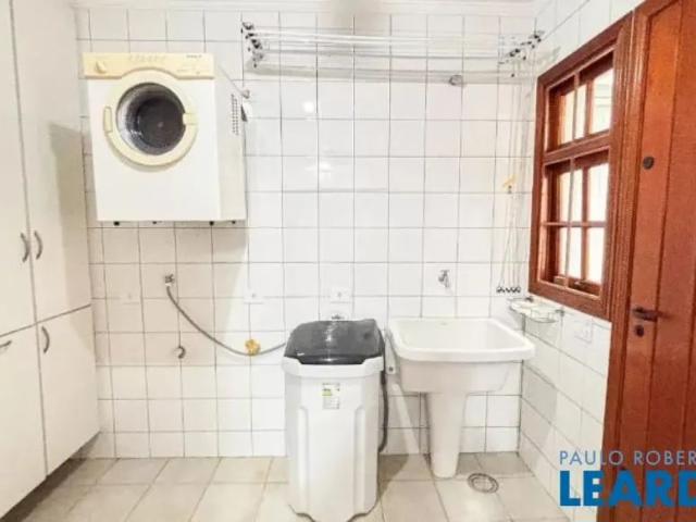 Sobrado com 3 Quartos para venda ou aluguel, 338m² Campestre
