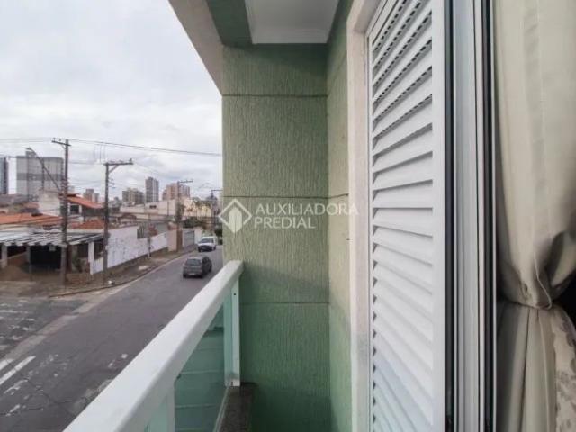 Sobrado com 3 Quartos para alugar, 123m² Santa Maria