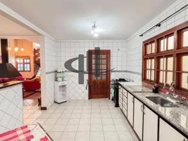 Sobrado com 3 Quartos para alugar, 338m² Campestre