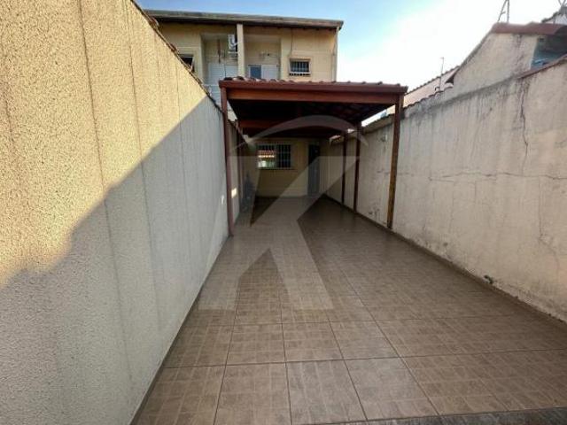 Sobrado com 3 quartos, quintal e 2 vagas próximo Avenida Guapira