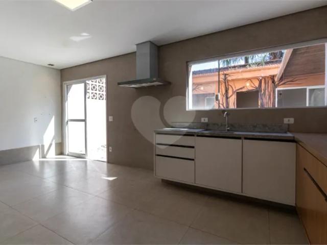 Sobrado com 3 quartos à venda em Moema SP