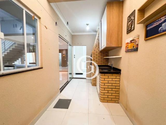 Sobrado com 3 suítes à venda no bairro Neva por R$ 990.000 Cascavel/PR