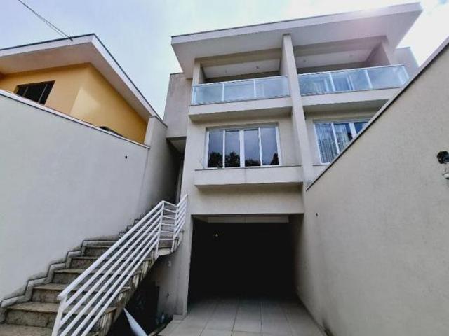 Sobrado com 3 suítes, 4 vagas com 185m²