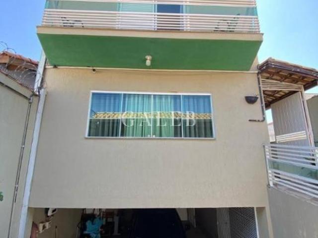 SOBRADO COM 3 SUÍTES, 4 VAGAS DE GARAGEM, PISCINA, BAIRRO PLANEJADO