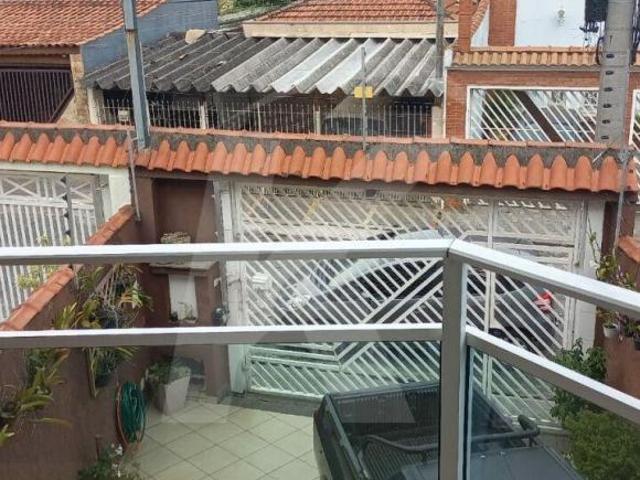 Sobrado com 3 suítes, 5 banheiros e 4 vagas, 162 m²