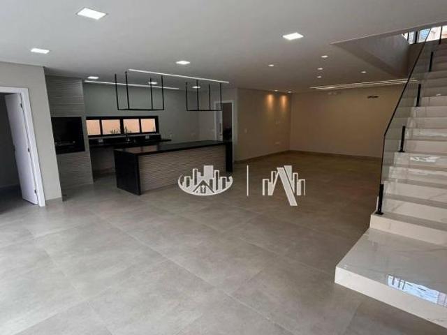 Sobrado com 3 suites à venda, 226 m² por R$ 1.790.000 Universitário Londrina/PR