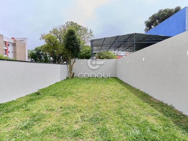 Sobrado com 3 Suítes e Amplo Terreno no Bom Jesus