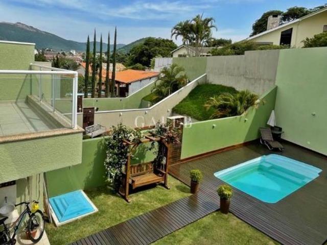 SOBRADO COM 3 SUÍTES E PISCINA