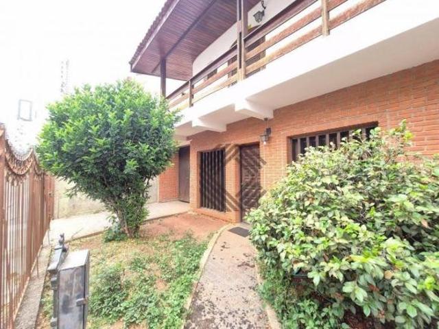 Sobrado com 3 suítes e varanda à venda na Vila Jardini em Sorocaba/SP