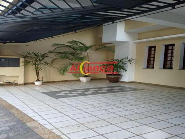 SOBRADO COM 3 SUÍTES E 4 VAGAS, 256m² VILA AUGUSTA