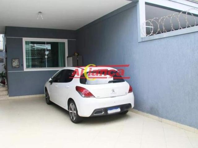 Sobrado com 3 suítes e 4 vagas à venda no Jardim Bom Clima