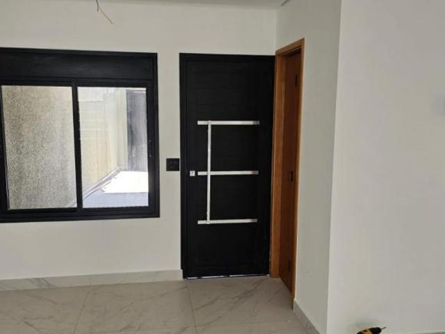Sobrado com 3 suites, novo no Campo Grande