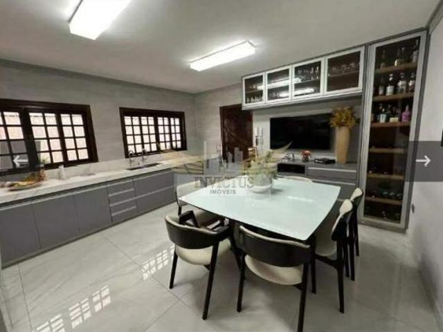 Sobrado com 3 Suítes para Comprar, 350m² Bairro Santa Maria, Santo André/SP