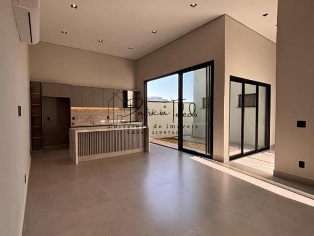 Sobrado com 3 suítes, Rooftop e piscina Condominio Santorini