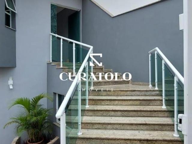 Sobrado com 3 suítes, salão com churrasqueira, varanda e 5 vagas Chácara Seis de Outubro