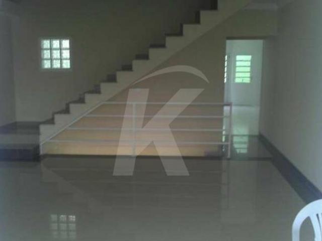 Sobrado com 3 suítes, sala ampla, quintal e 4 vagas no Masndaqui