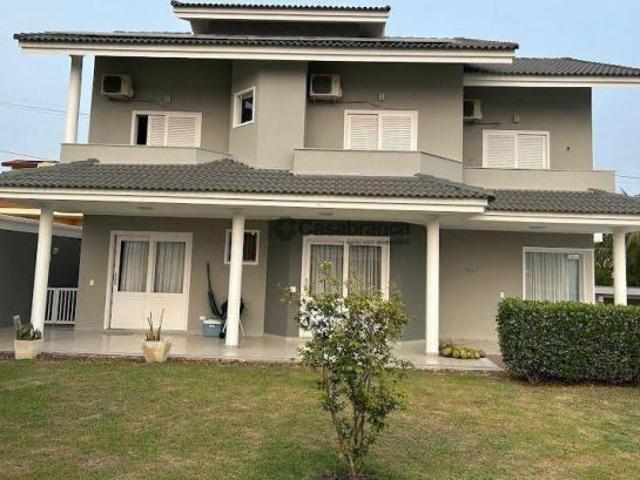 Sobrado com 3 suítes, sendo 1 master com hidro, piscina à venda, 470 m² por R$ 2.800.000 Condomíni