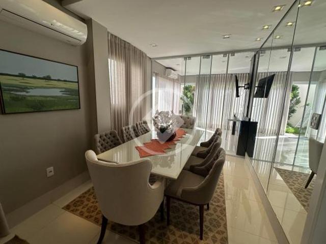 Sobrado com 3 suítes, sendo uma master com closet e uma ampliada com escritório, sala de TV, sala de