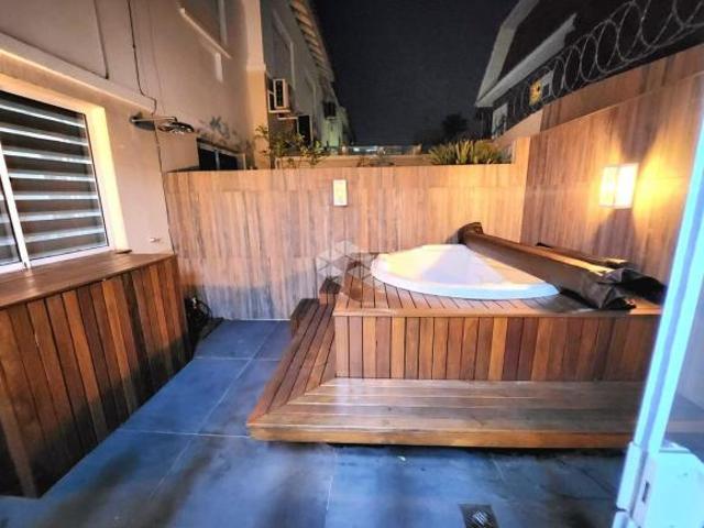 Sobrado com 3 três dorm sendo uma suíte próximo ao park shopping em Canoas