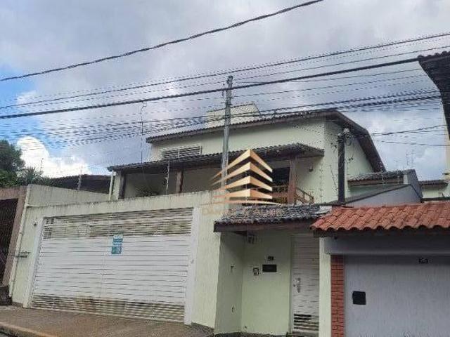 Sobrado com 3suítes, 3 salas, 1 escritório, edícula, dep empregada, depósito, 3 vagas, 338 m² por R