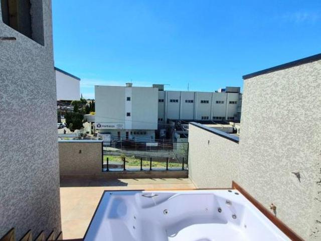 Sobrado com terraço no ÁGUA VERDE