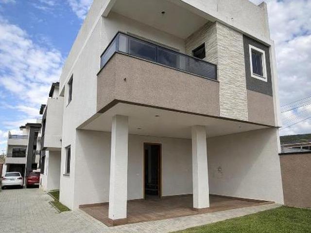 Sobrado com terraço à Venda em Curitiba