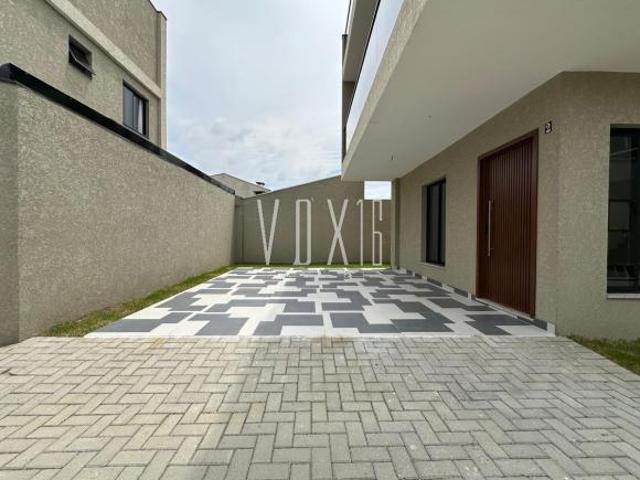 Sobrado com Terraço com 3 Suítes no Xaxim