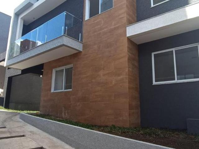 Sobrado com terraço em Curitiba Portao Fazendinha