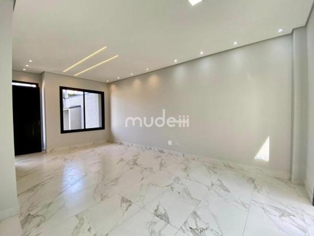 Sobrado com Terraço, Home Office e Ponto para Jacuzzi | Santa Cândida