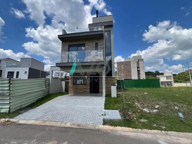 Sobrado com terraço localizado no Santa Cândida em Curitiba por R$1.290.000,00