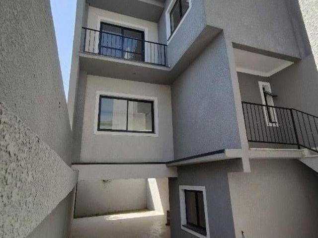 Sobrado com terraço/suíte/closet/vagas cobertas no Umbará