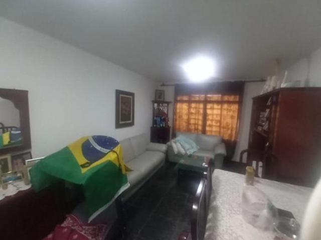 Sobrado com terreno de 135m³ com 3 quartos sendo uma suíte