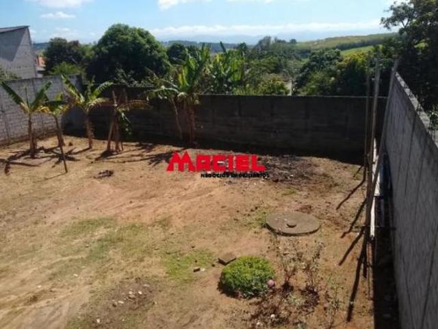 Sobrado com terreno e ponto comercial já alugado