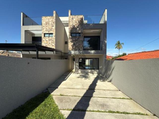 Sobrado com terreno espaçoso nos fundos para Venda no bairro Xaxim